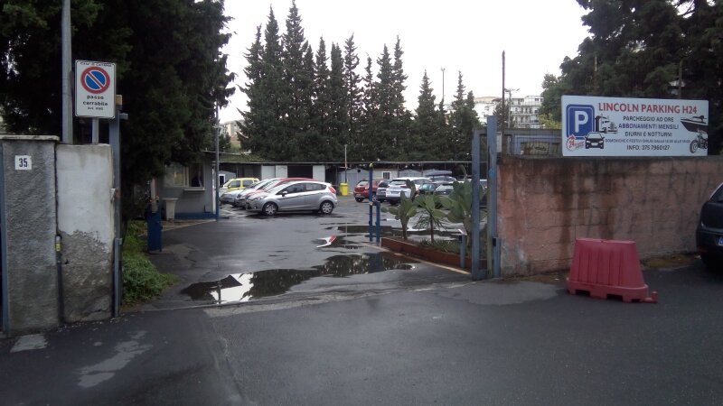 Otoparklar Parcheggio Lincoln Parking, Katanya, foto