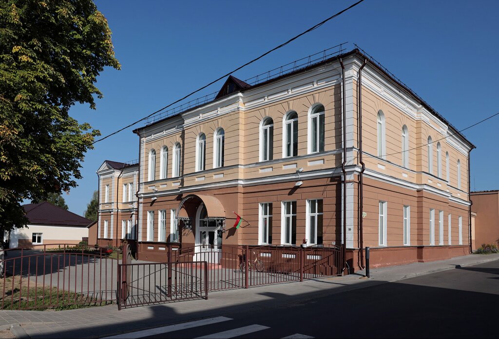 Fen lisesi, sosyal bilimler lisesi Gimnaziya № 1 im V. A. Korolya, Çerven, foto