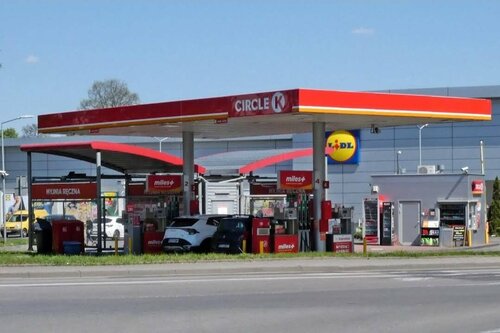 Benzin istasyonu Circle K, Katoviçe, foto