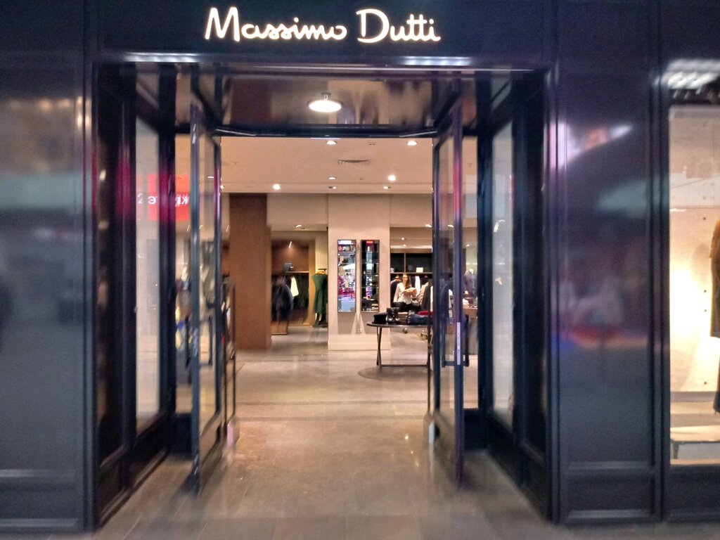 Giyim mağazası Massimo Dutti, Volgograd, foto