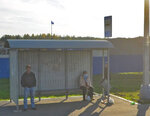 Дорога на Александровскую Горку (Leningrad Region, Kingiseppskiy District, Bolshelutskoye selskoye poseleniye, A-180 Narva 130-y kilometr), toplu taşıma durağı  Saint‑Petersburg ve Leningradskaya oblastından