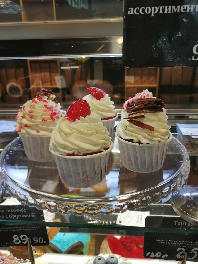 Pasta, şekerleme ve tatlı Sufle i Beze, Zelenogorsk, foto