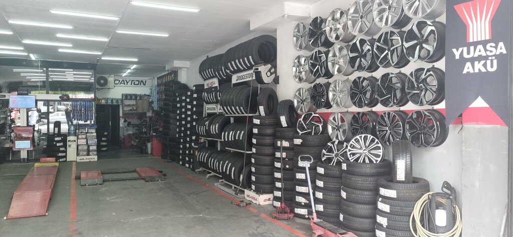 Jant ve lastikçiler Bakır Otomotiv, İstanbul, foto