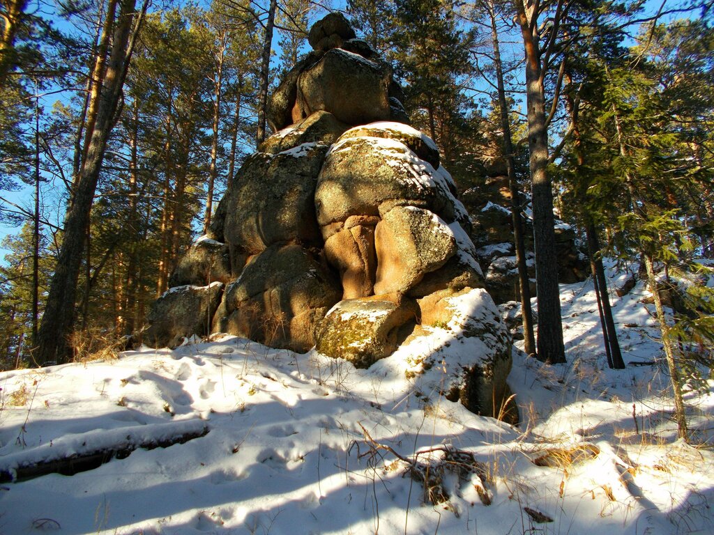 Dağ zirvesi Скала Очаг, Krasnoyarski krayı, foto