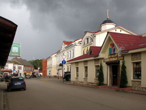 Монастырская (Oktyabrskaya ploshchad No:8), otel  Pechory'den