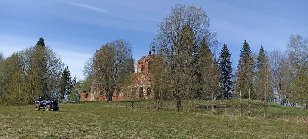 Ortodoks kiliseleri Tserkov Voskreseniya Khristova V Yakshino, Kostromskaya oblastı, foto