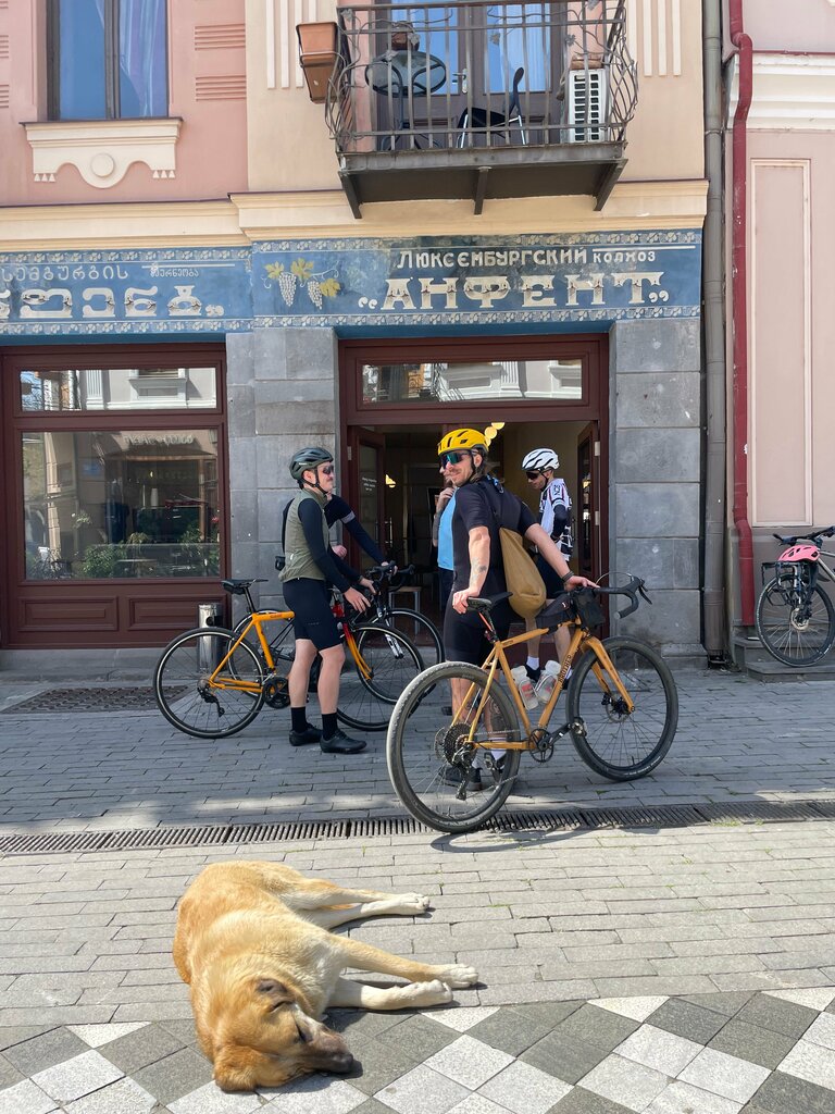 Kahve dükkanları Chernyi Cooperative Coffee Roasters, Tiflis, foto