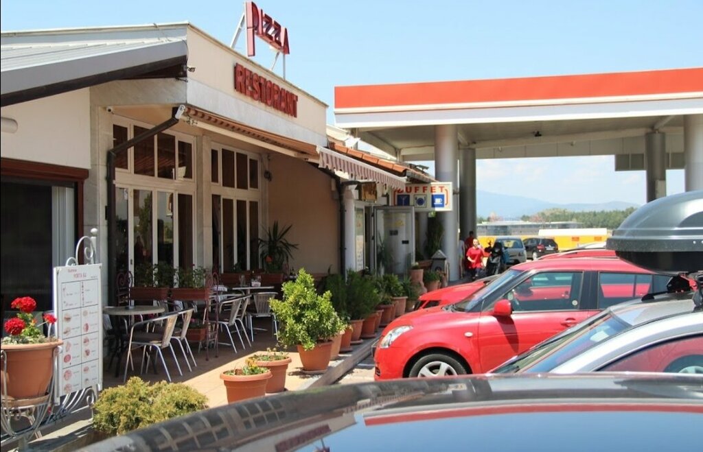 Benzin istasyonu Okta, Dünya, foto