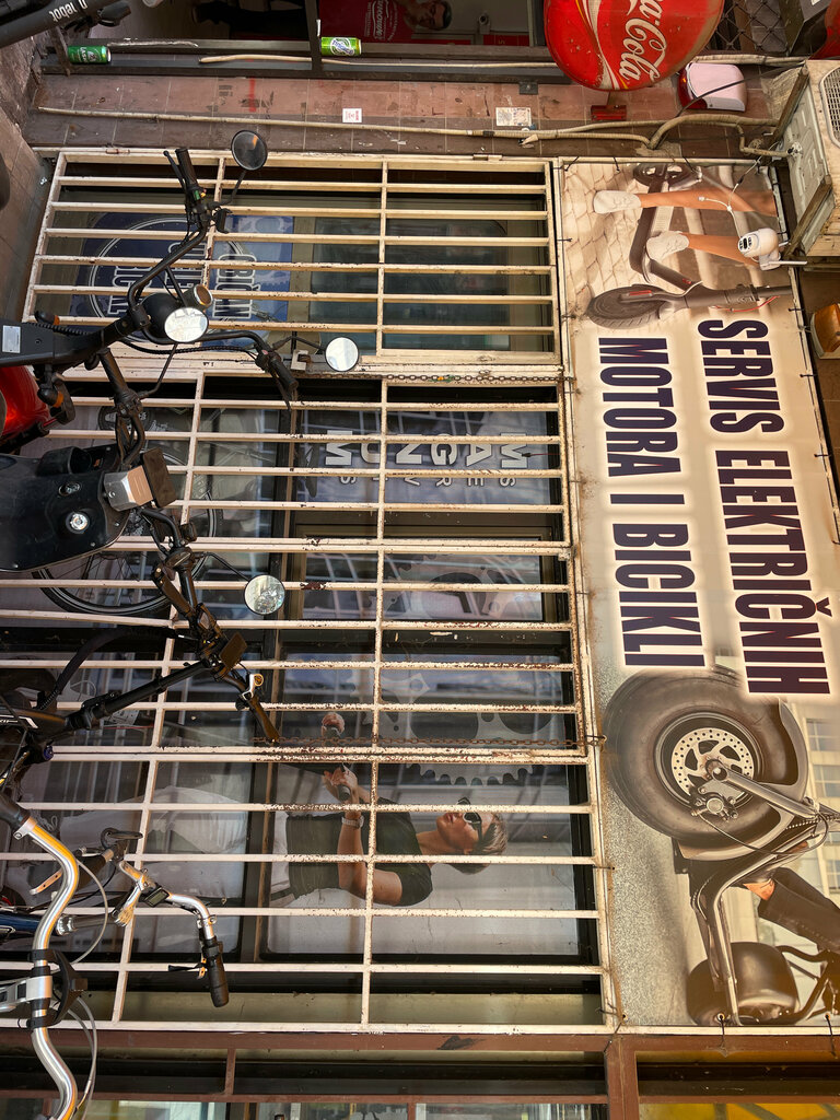 Elektrikli araç satışı Magnum Shop, Belgrad, foto