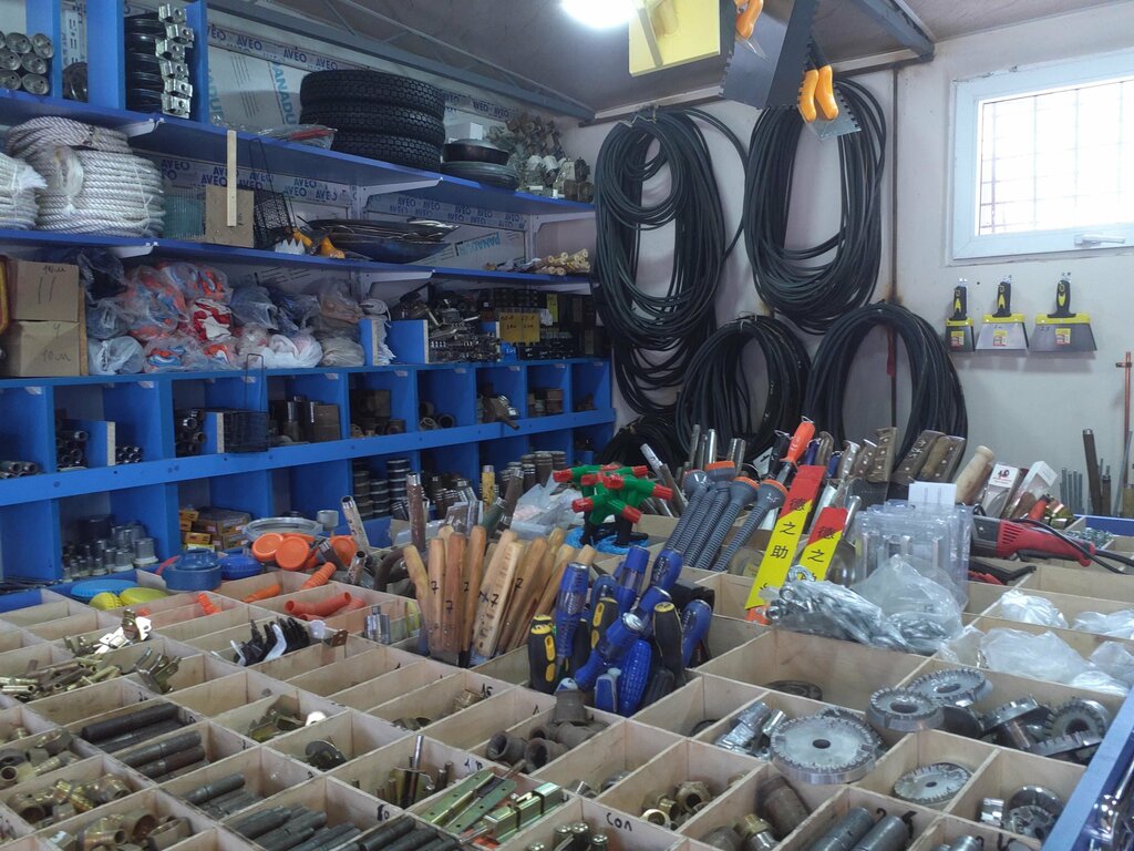 Yapı mağazası Qarishiq temir-tikinti materiallari, Bakü, foto