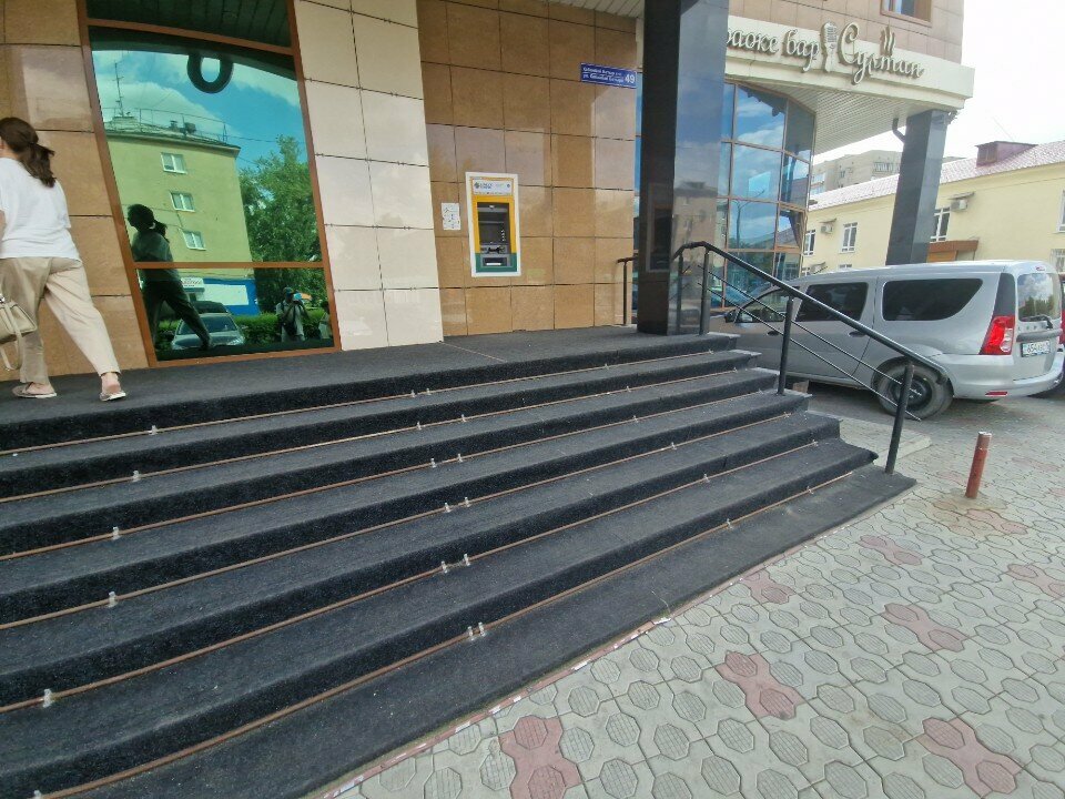 ATM'ler Halyk Bank, Öskemen (Ust‑Kamenogorsk), foto