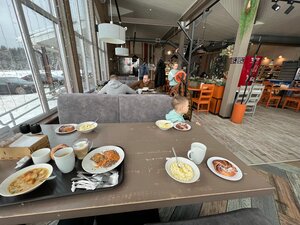 Lisiy ostrov (Vologda Region, Totemskiy munitsipalny okrug, trassa Totma - Nyuksenitsa - Velikiy Ustyug, 1-y kilometr, 7), kafe  Vologodskaya oblastından