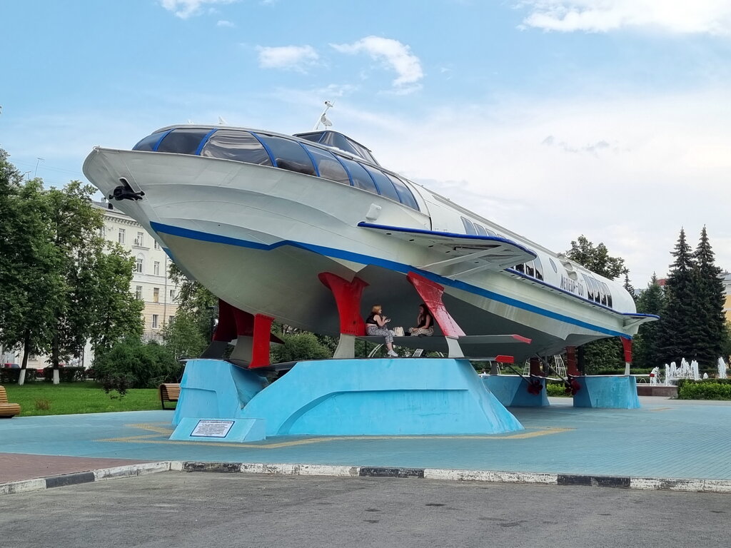 Anıt, heykel Ростислав Алексеев, Nijni Novgorod, foto