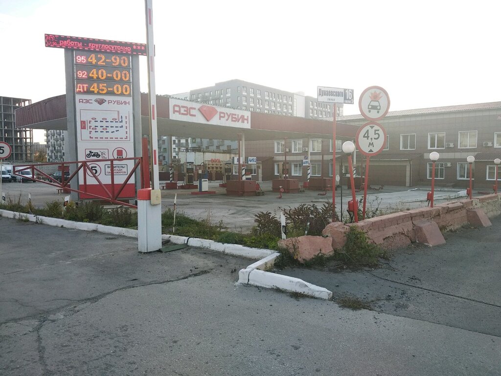 Benzin istasyonu Um i At, Novosibirsk, foto