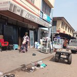 Akiha Doors (Commercial Street No:34), kapılar  Akra'dan