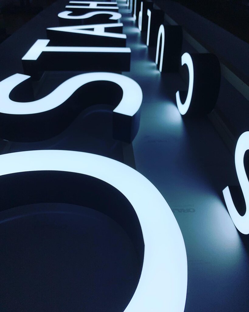 Açıkhava reklamcılığı Signs pro Letters, Moskova, foto