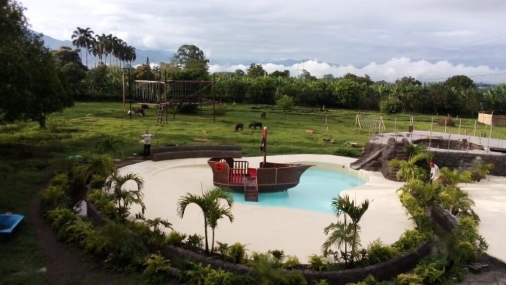 Havuz ekipmanları Sampol S. A. S., Cali, foto