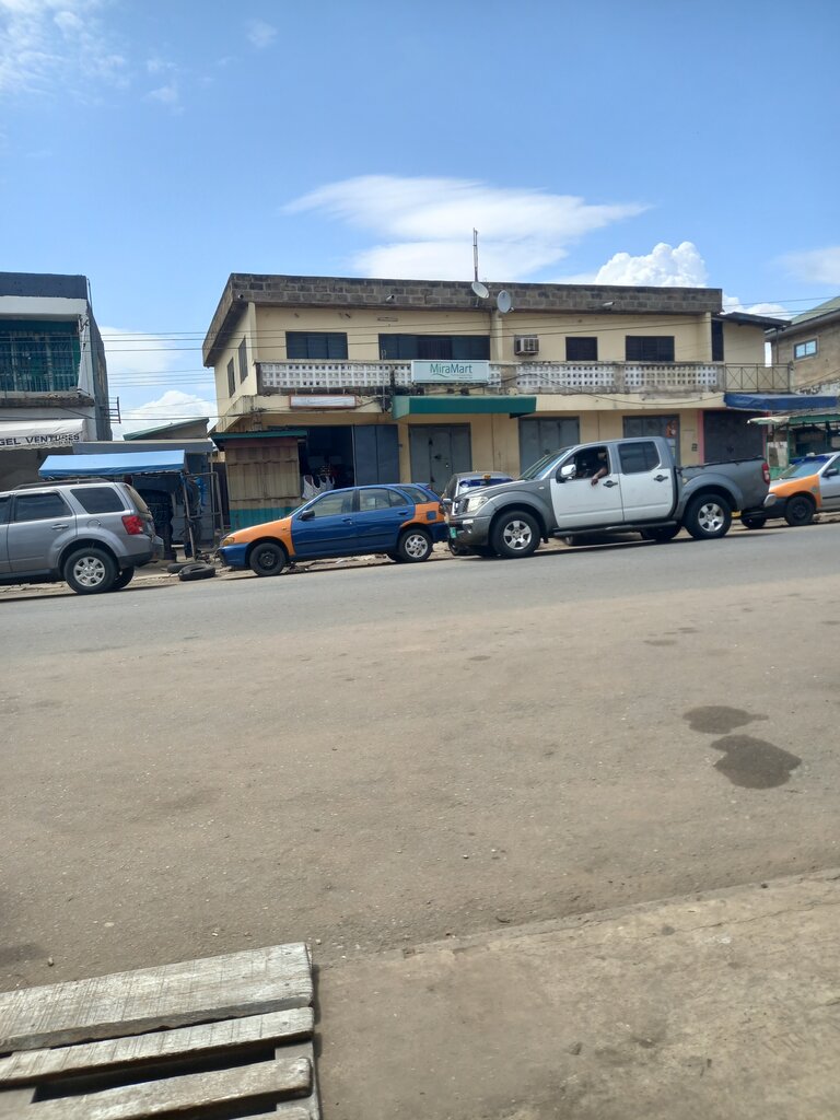 Giyim mağazası Merlab, Akra, foto