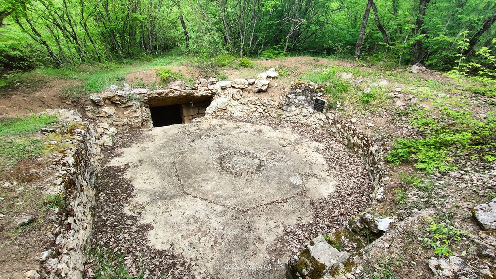 Turistik yerler Долговременная замаскированная огневая точка, Sevastopol, foto