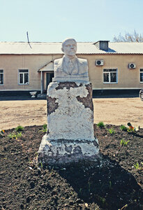Bust of V. I. Lenin (Tsvetochnaya Street No:38А), anıt, heykel  Ufa'dan
