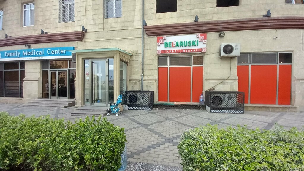 Pasta, şekerleme ve tatlı Belarurski Ticaret Merkezi, Bakü, foto