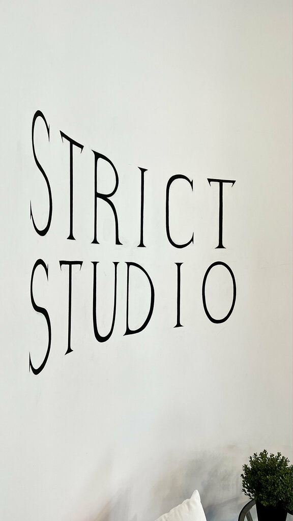 Kaş ve kirpik salonu Strict Studio, Moskova, foto