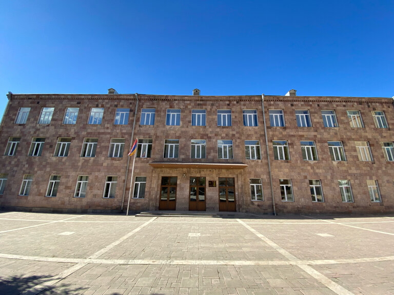 Ortaokul Dilijan high school, Dilican, foto
