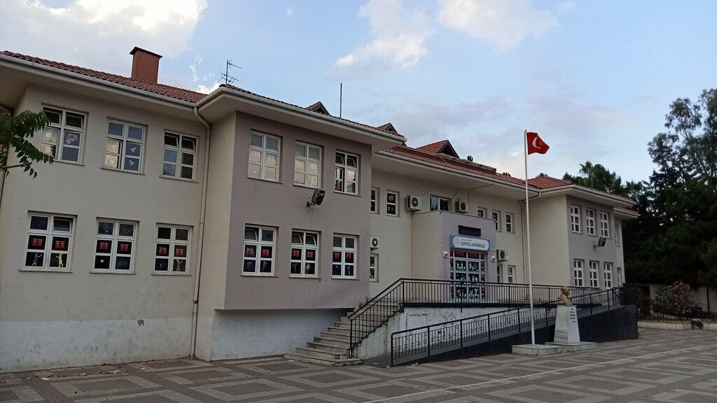 Ortaokul Capitol Ortaokulu, İstanbul, foto