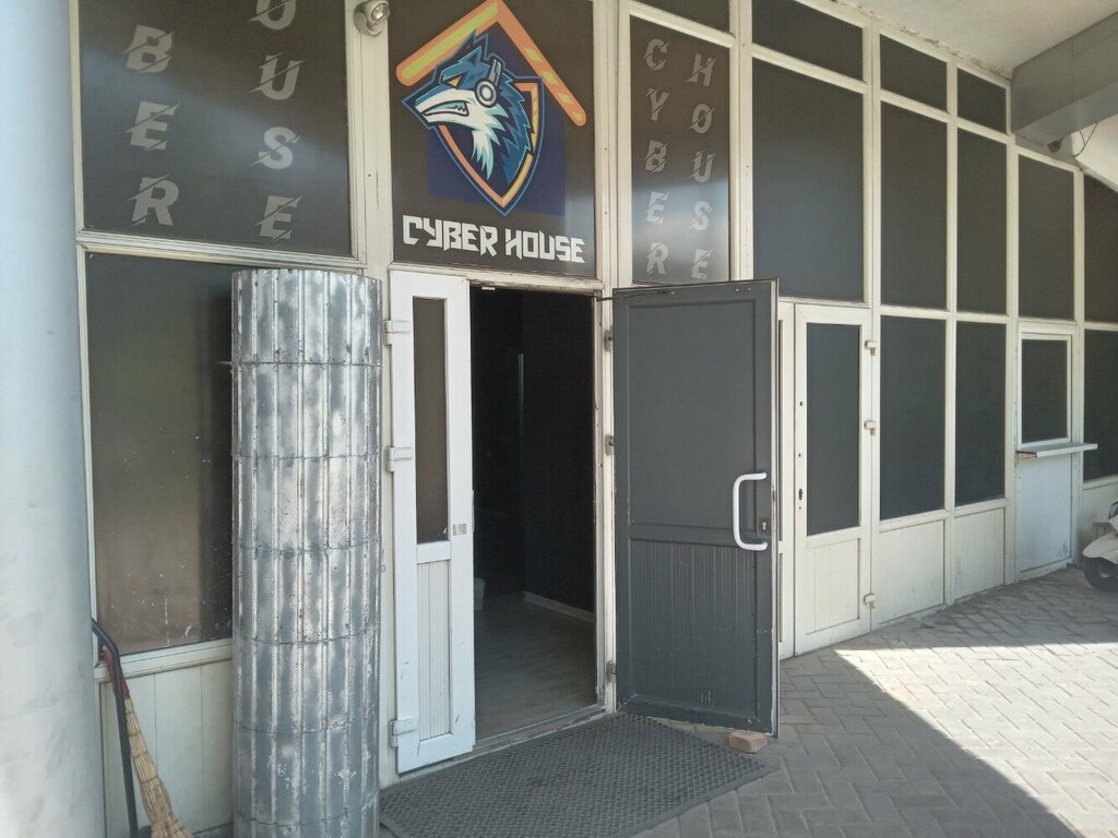 Bilgisayar kulübü Cyber House, Almatı, foto