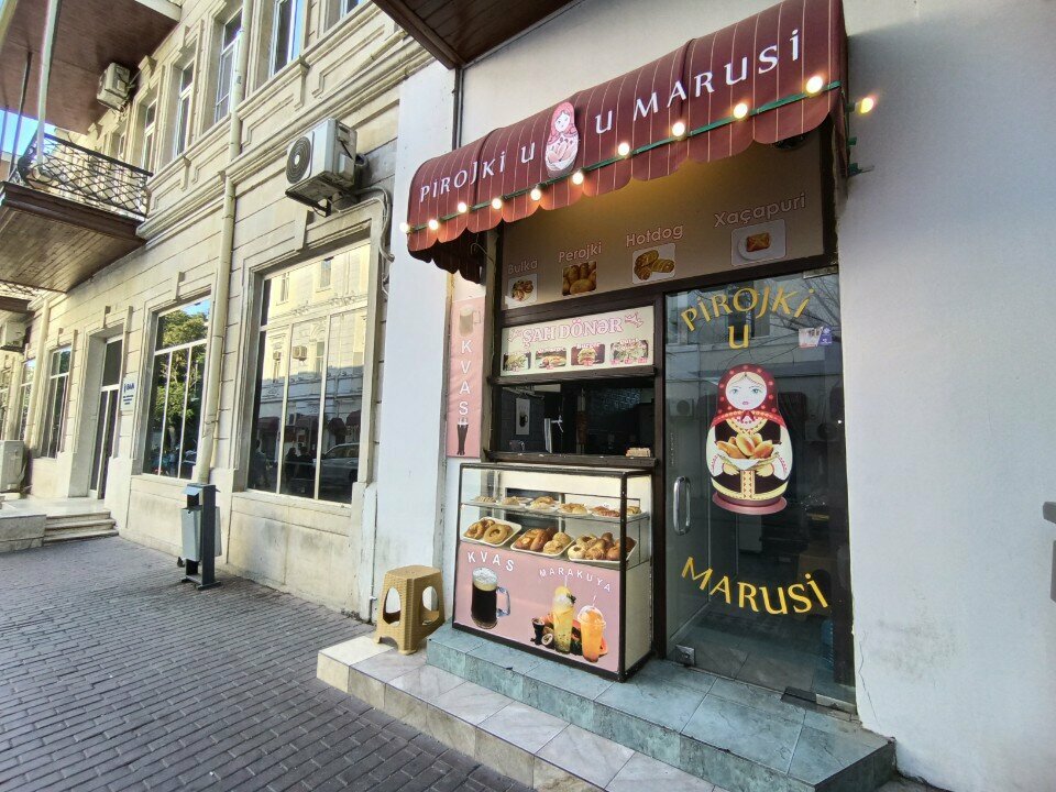 Ekmek fırını Pirojki u Marusi, Bakü, foto
