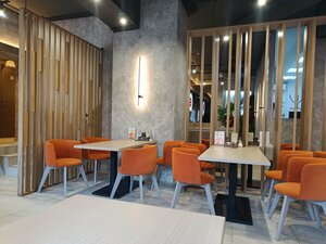 Okinava (ulitsa Lenina No:34), suşi restoranı  Almetyevsk'ten (Elmet'ten)