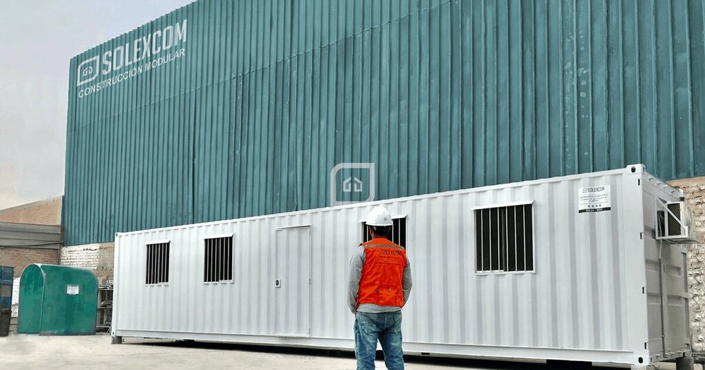 Konteynerler Administrative Offices of Solexcom, Lima, foto
