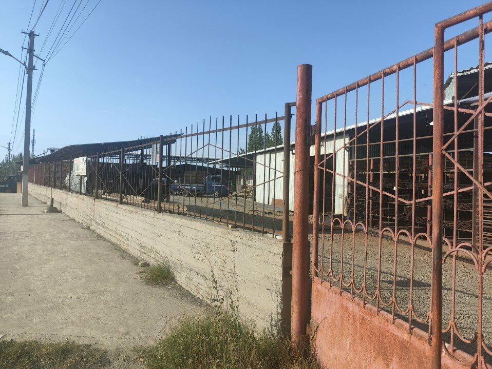 Kereste üretim ve satış şirketleri Building Materials Store, Osh, foto