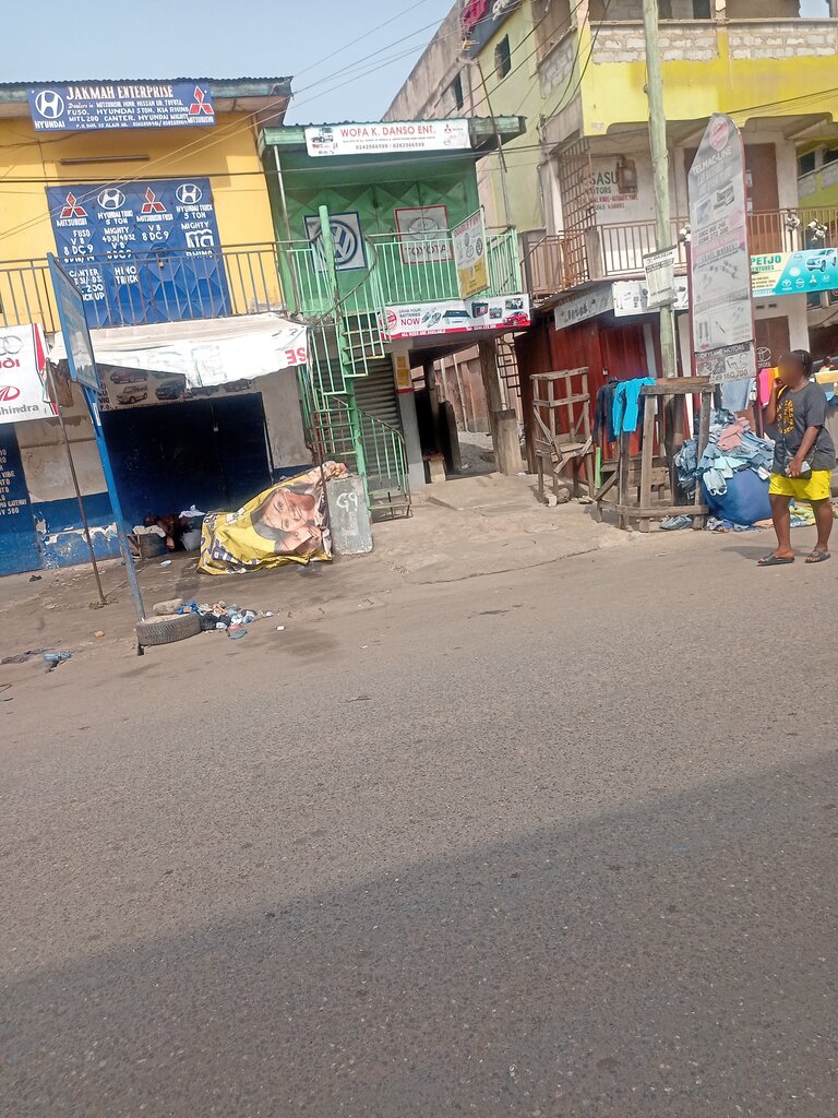 Otomobil yedek parçaları Wofa K. Danso, Akra, foto