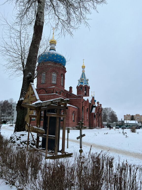 Şapel, haç anıtı Армянский каменный крест-хачкар, Pskov, foto
