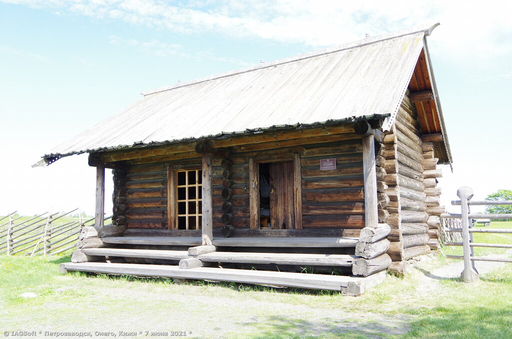 Turistik yerler Амбар Судьина из деревни Липовицы, Karelya, foto