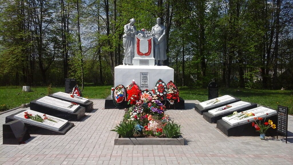 Anıt, heykel Братская могила, Kalujskaya oblastı, foto