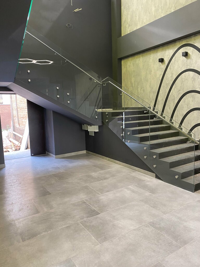 Merdiven ve korkuluklar Рикс, Çeliabinsk, foto