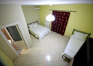 Hotel Vironas (-), otel  Dünya'dan