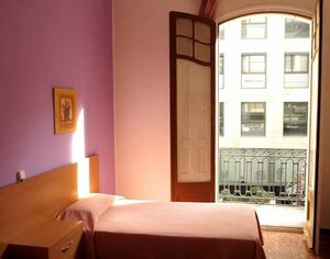 El Hostal Residencia Mundial (Plaza San Juan 4,25007 Lleida,Lleida,), otel  Lleida'dan
