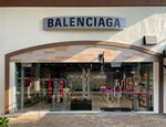 Balenciaga (Johor, Kulai), giyim mağazası