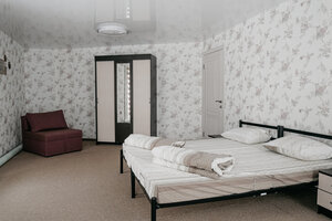 Gostevoi dom Elovy mys (Pionerskaya ulitsa No:1А), otel  Niazepetrovsk'tan