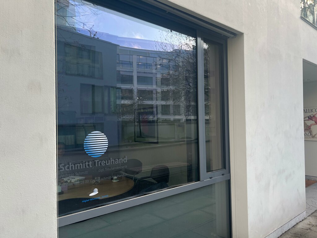 Mali denetleme şirketleri Schmitt Treuhand, Tsurikh, foto