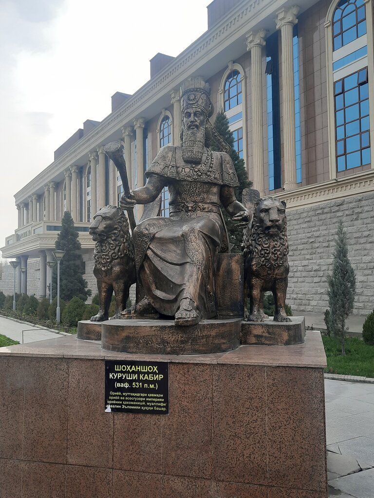 Anıt, heykel Şahinşah Kuroş-i Kebir, Duşanbe, foto