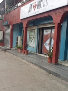 John’s (Brazzaville, Avenue des Trois Martyrs), otel  Brazzaville'den