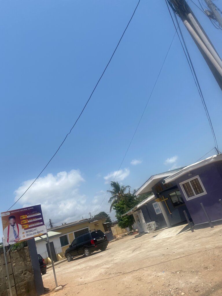 Protestan kilisesi Mountain Movers Chapel, Akra, foto