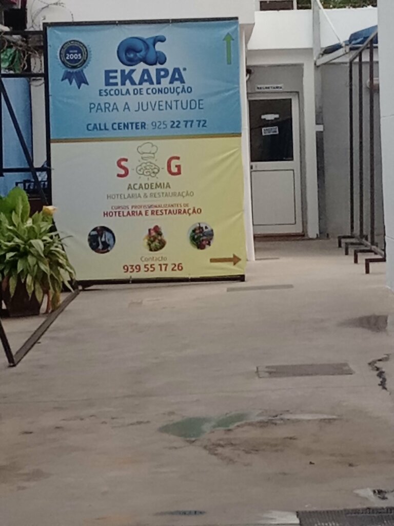 Sürücü kursları Escola de Condução EKAPA, Loanda, foto