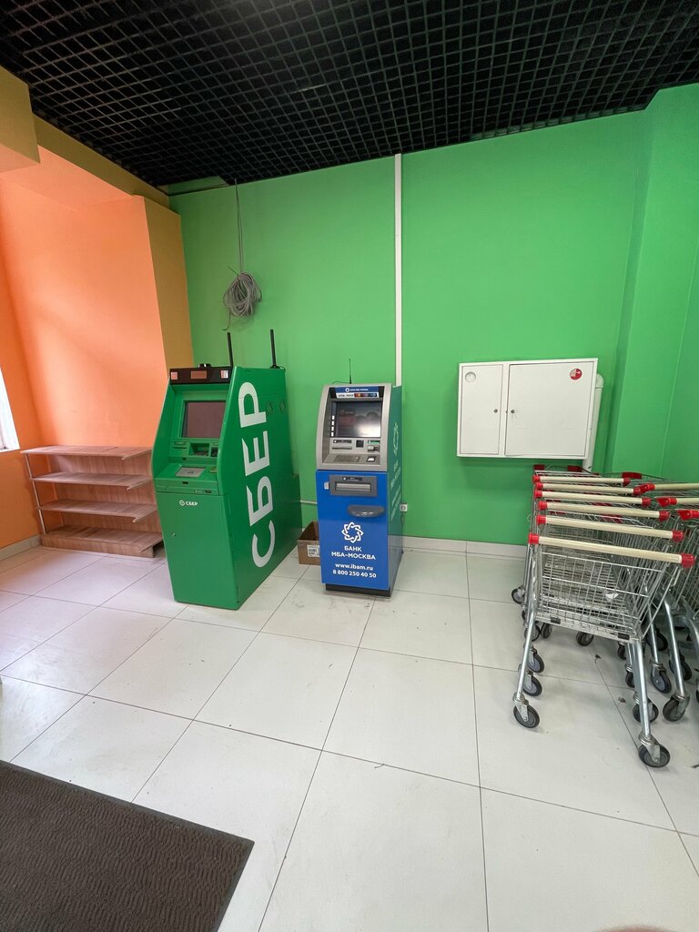 ATM'ler Alfa-Bank, Moskova, foto