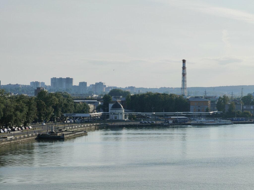 Şapel, haç anıtı Chasovnya Yekateriny Velikomuchenitsy, Izhevsk, foto