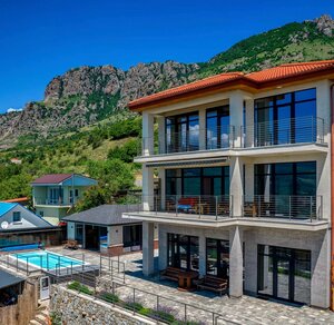 У Чернухи (Верхняя улица No:9, село Лучистое), otel  Kırım Cumhuriyeti'nden